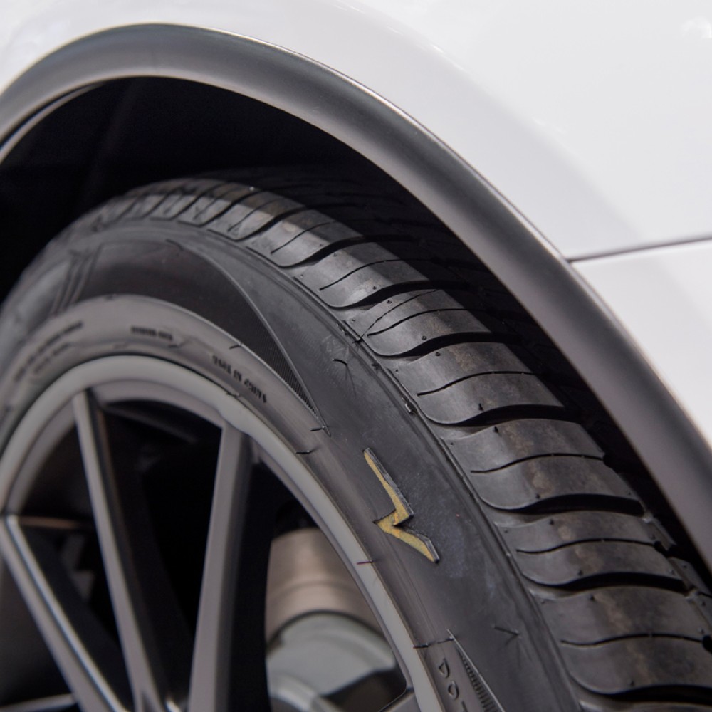 Edge Trim : Wheel Well Trim; 25' Roll - 1” Wide, 3/16”